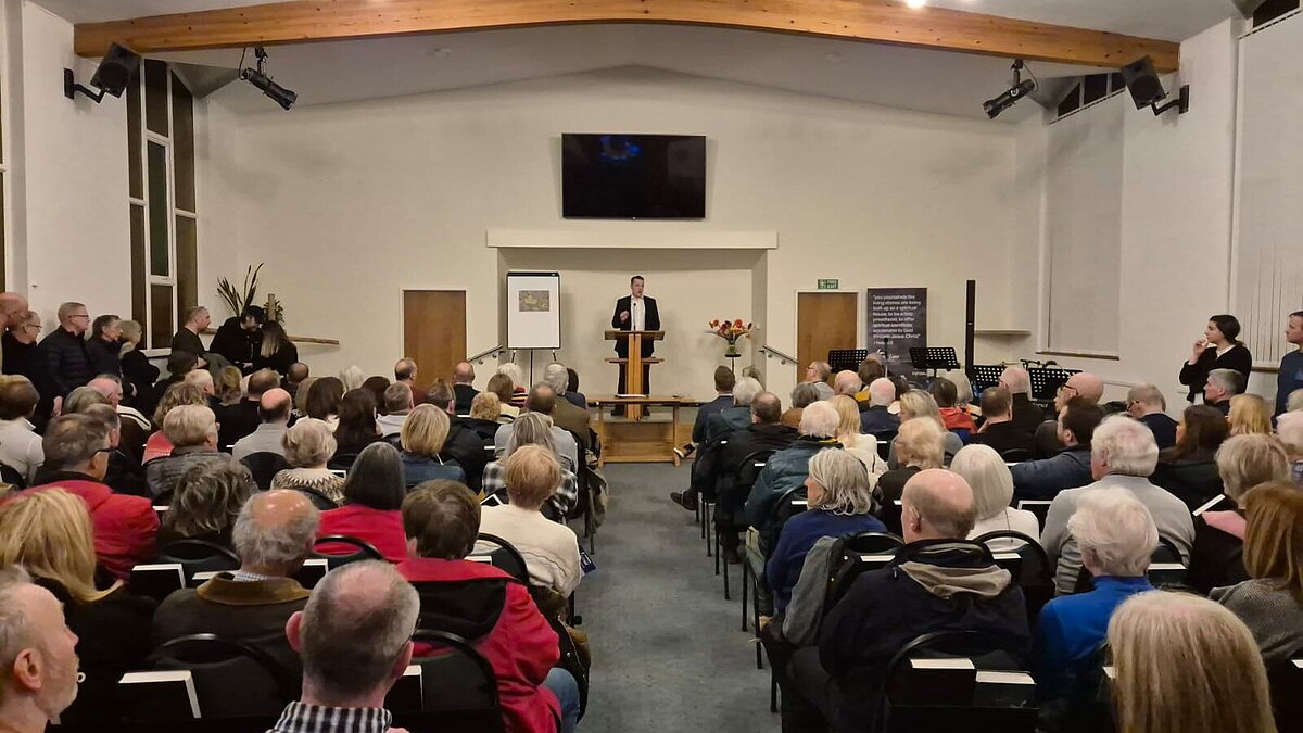 Tom Morrison MP Hosts Packed Community Meeting on Hall Moss Lane ...